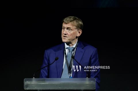 2025 Global High-Tech Award laureate Vincent Roche delivers remarks ...