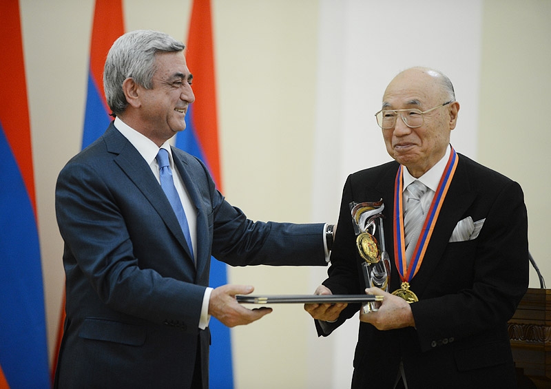 Armenia’s President receives recipient of 2013 Presidential Award ...