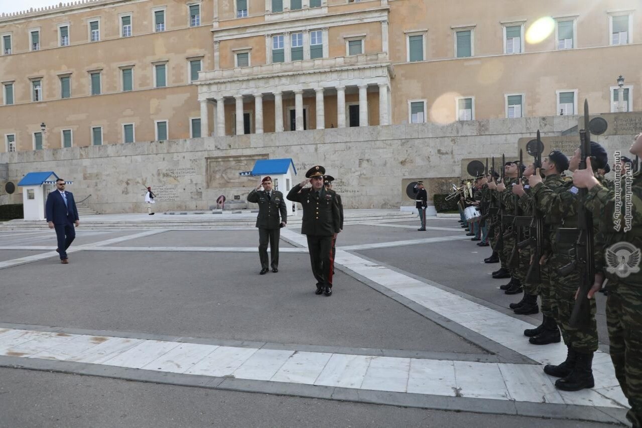 Armenian army chief laid a wreath at the Tomb of the Unknown Soldier in ...