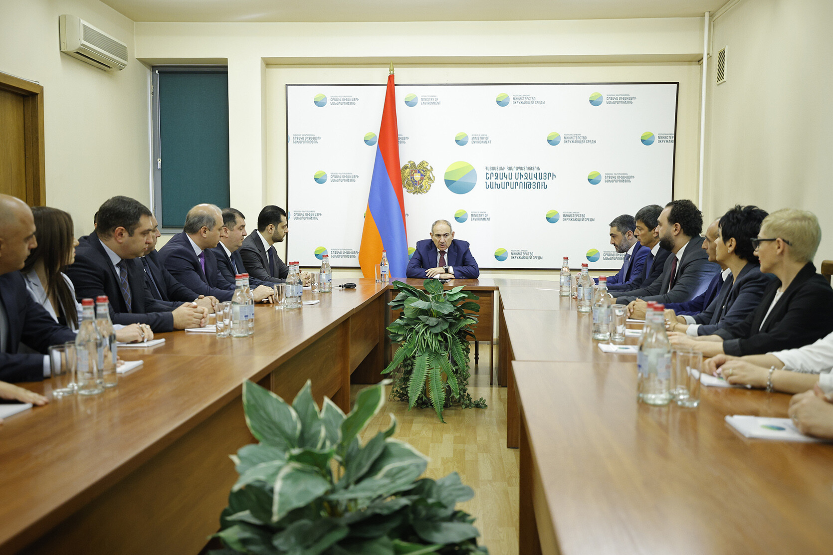 Prime Minister introduces newly appointed Minister of Environment to ...