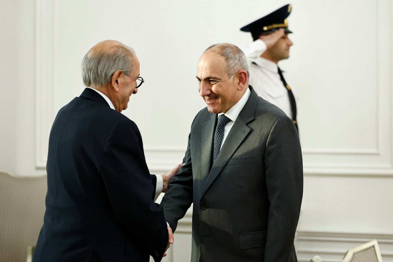 Prime Minister Pashinyan meets with Swiss-Armenian businessman, SAAH ...