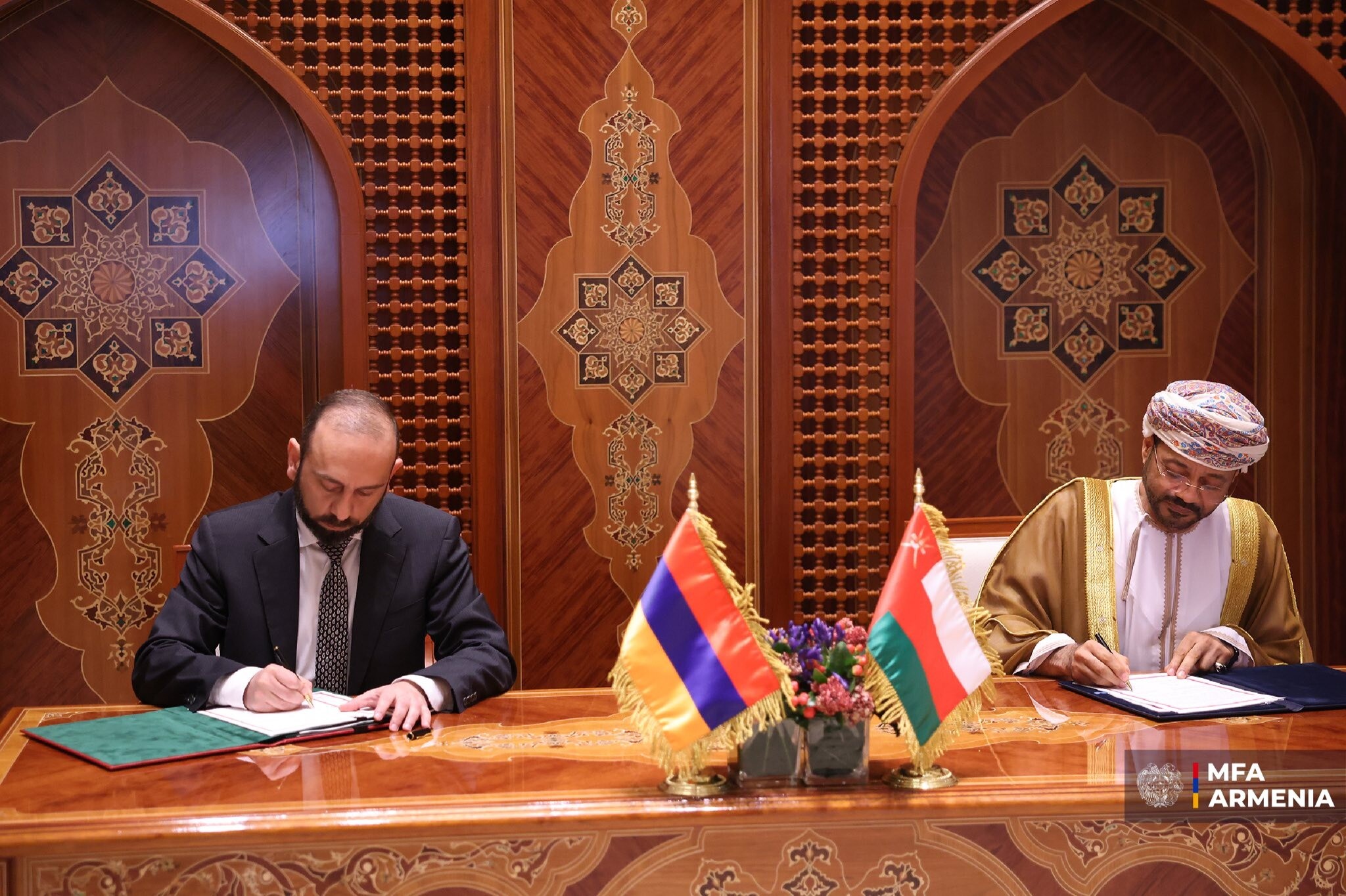 Armenian, Omani FMs sign MoU on political consultations - ARMENPRESS ...
