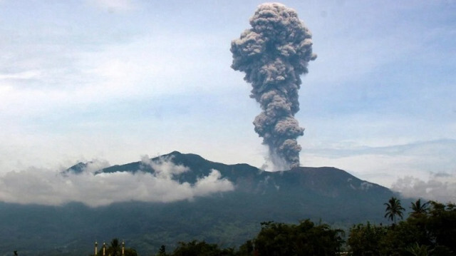 Indonesia’s Dukono volcano erupts, spewing ash 2.4 km above sea level ...